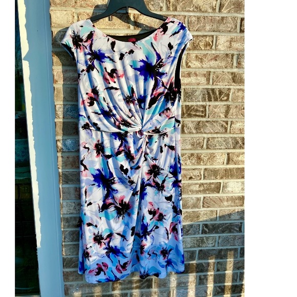 212 Collection | Dresses | Lilac Floral Midi Dress | Poshmark